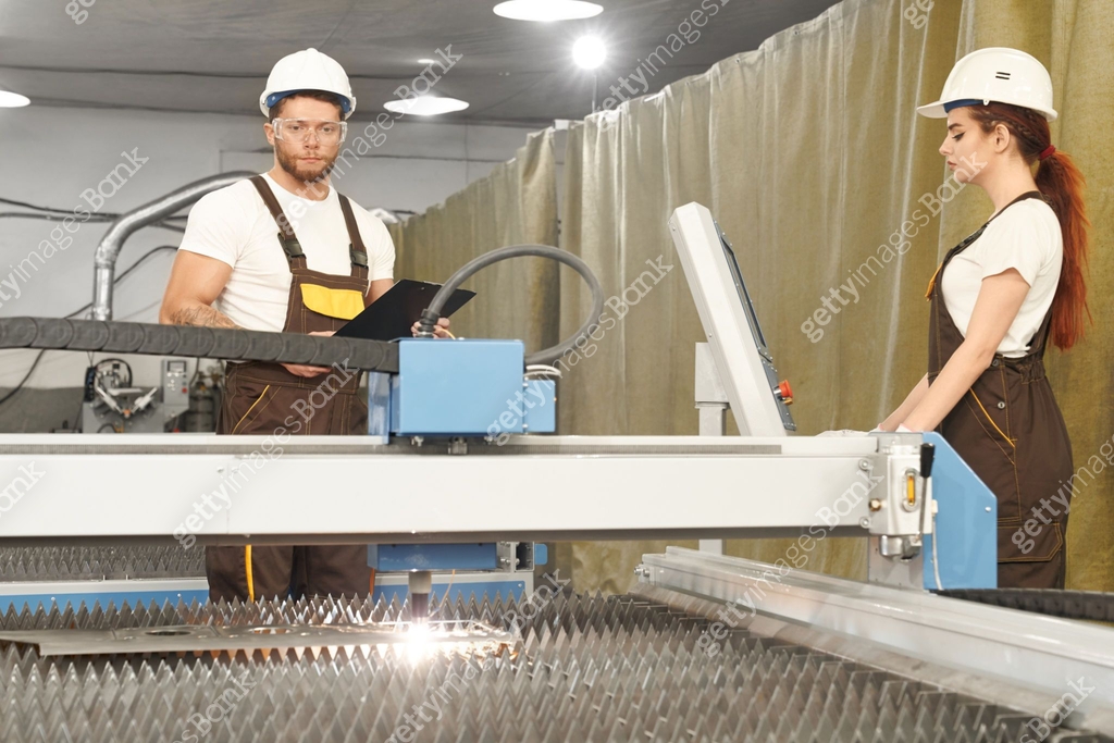 Two mechanics controlling process of plasma cutting 이미지 (1156698026 ... Two mechanics controlling process of plasma cutting 이미지 (1156698026 ...