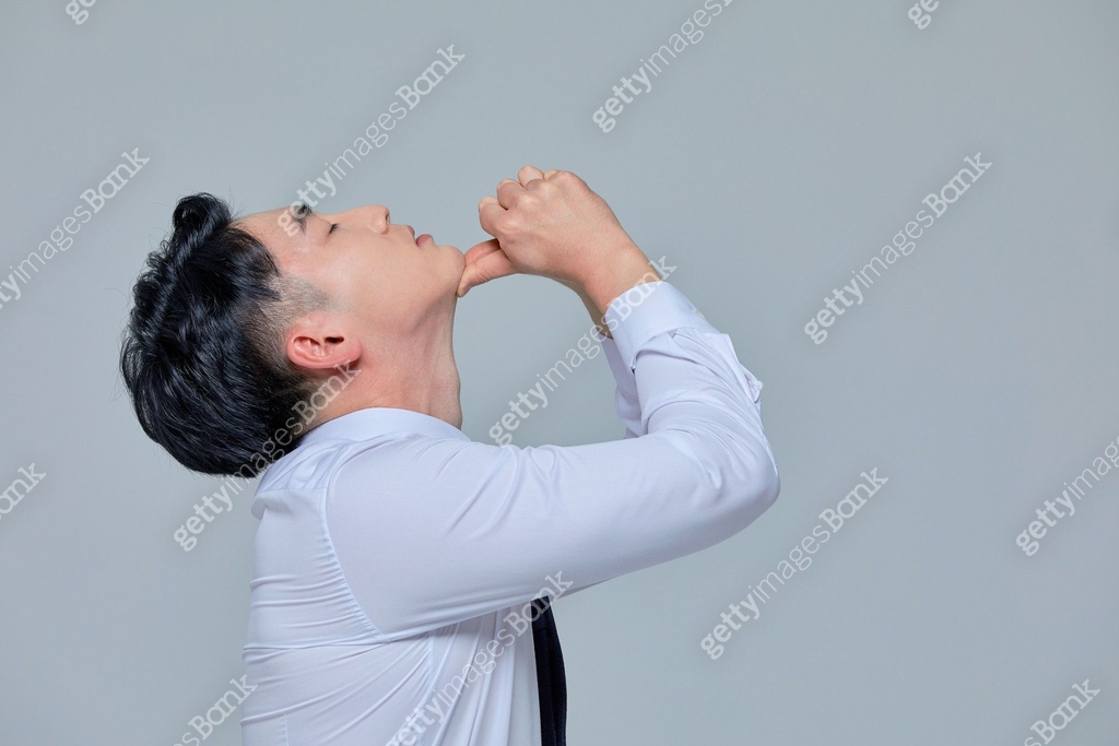 의료성형뷰티 주제 화이트칼라 전문직 거북목증후군 질병 고통 사람목 주요신체부분 목통증 질병 스트레스