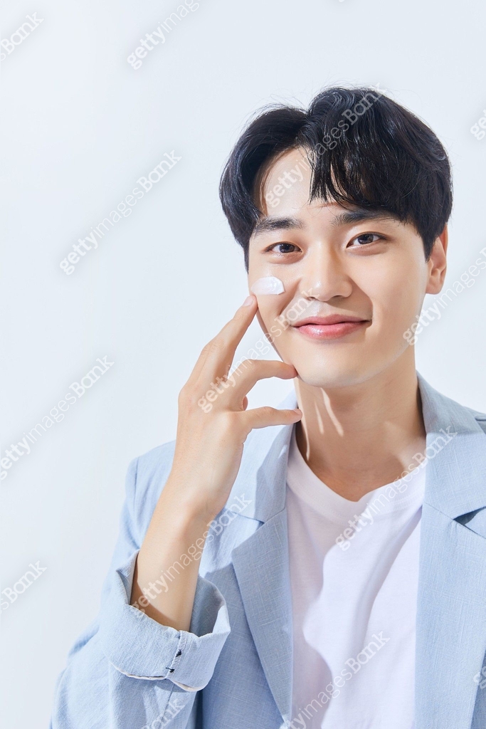 색조화장 화장품 화장품 몸단장제품 건강한생활 미남 사람피부 주요신체부분 안티에이징 트렌드 젠더뉴트럴