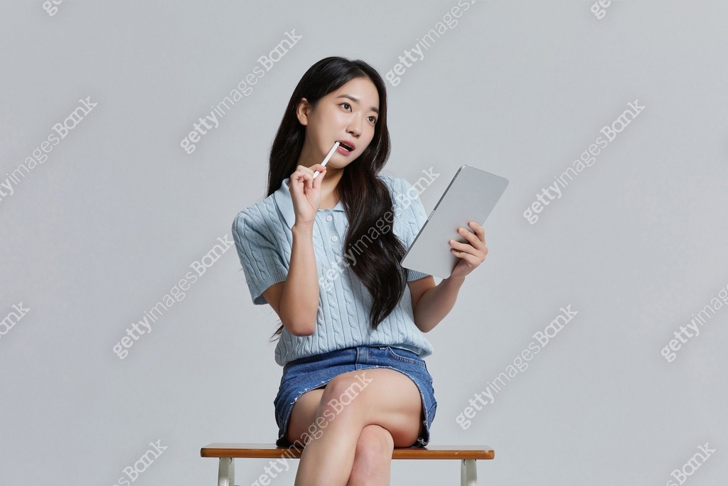대학생 여학생 학생 여성 20대 청년 청년여자 성인여자 밝은표정 미소 얼굴표정 이미지