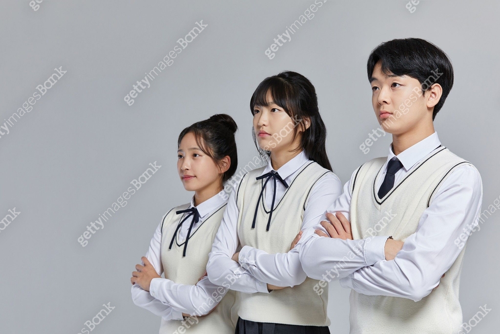 학생 교복 십대 나이 교육 주제 공부 여학생 남학생 이미지 Jv13105765 게티이미지뱅크