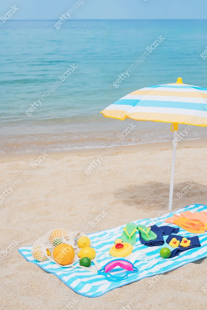 여름 수영복 해변 해안 비치웨어 스쿠버마스크 잠수장비 플립플랍 샌들 이미지 Jv13514268 게티이미지뱅크