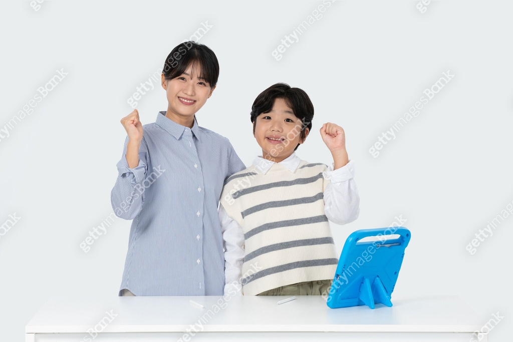 교육 주제 가르침 움직이는활동 가족 인간관계 육아맘 소년 남성 이미지 Jv13684997 게티이미지뱅크