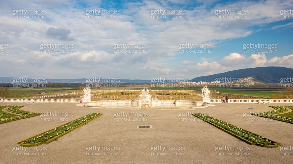 The Baroque garden at The Castle of Schloss Hof. 이미지 (2186752121) - 게티이미지뱅크 The Baroque garden at The Castle of Schloss Hof. 이미지 (2186752121) - 게티이미지뱅크